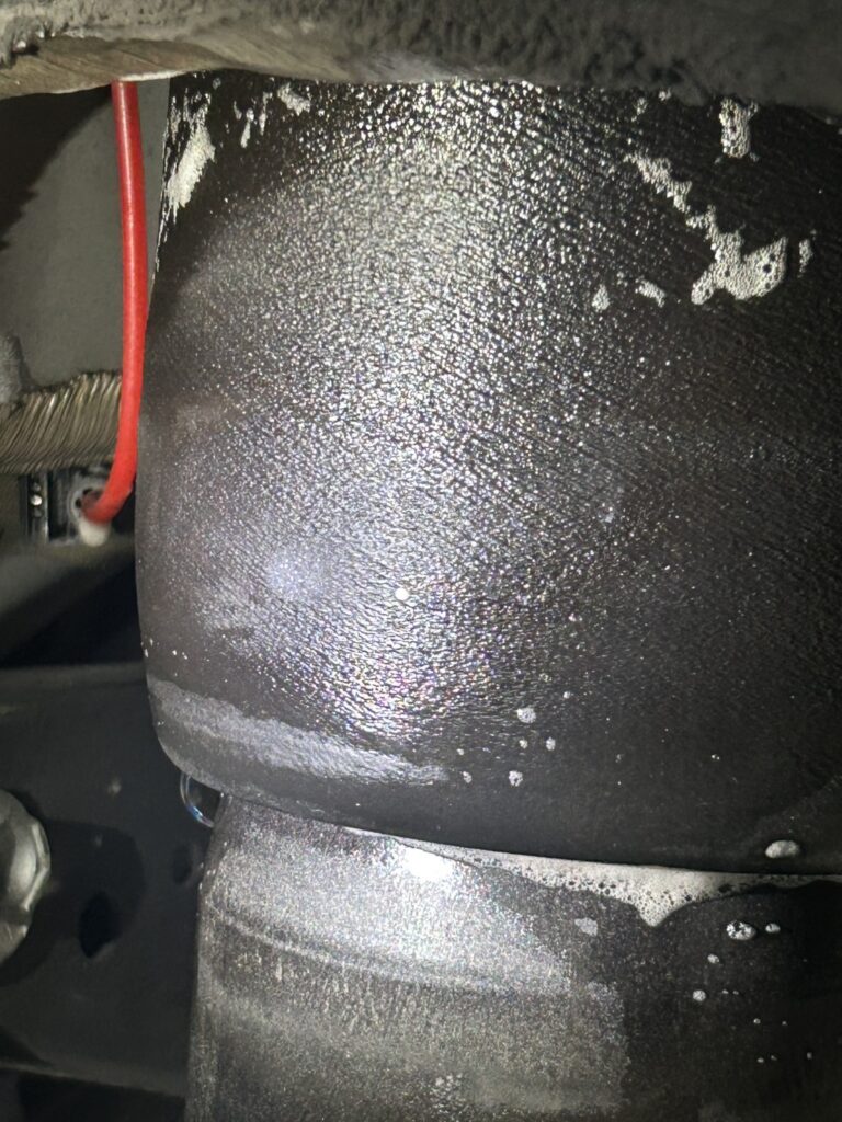 BMW リアエアサススプリングの交換作業続いております。 │ アクセスエボリューション -Access-Evolution BLOG-